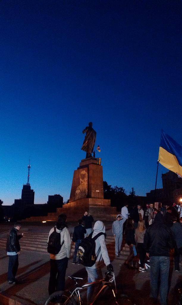 Kharkiv Says Good Bye To Largest Lenin Statue In Ukraine Euromaidan Press