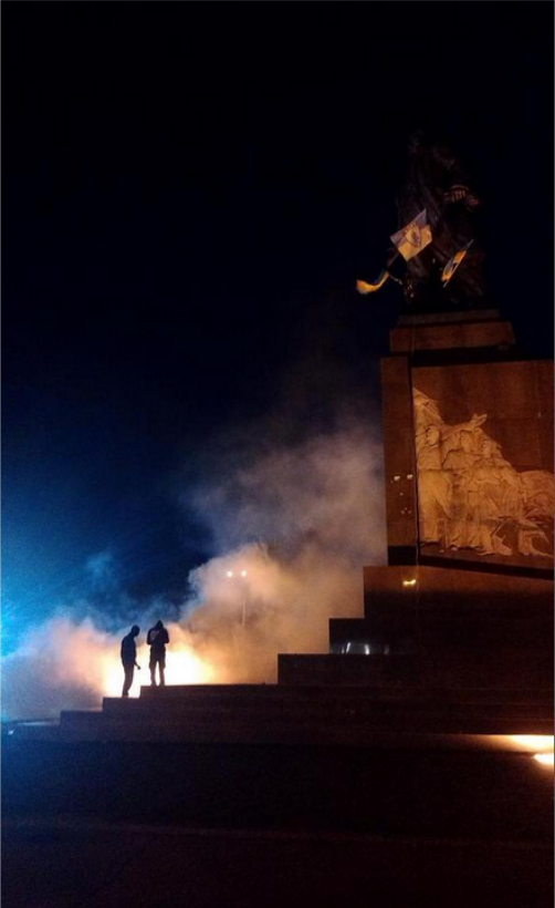 Kharkiv says good bye to largest Lenin statue in Ukraine - Euromaidan Press