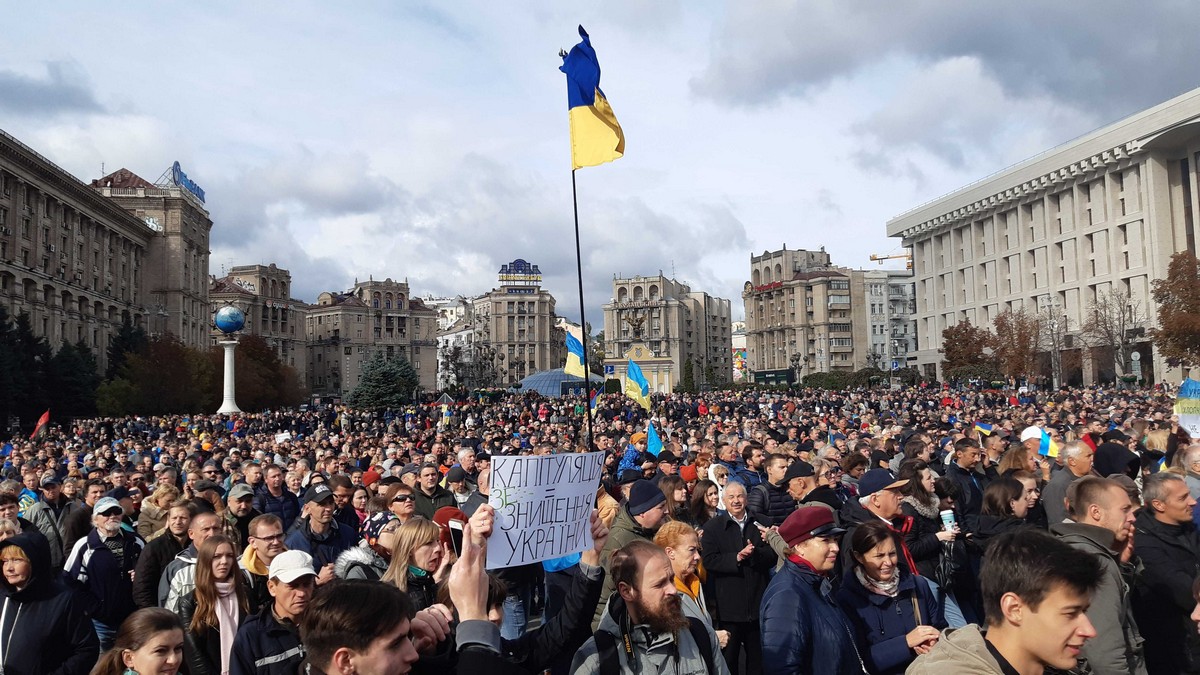 Protests against "Steinmeier's formula" gather largest crowd since ...