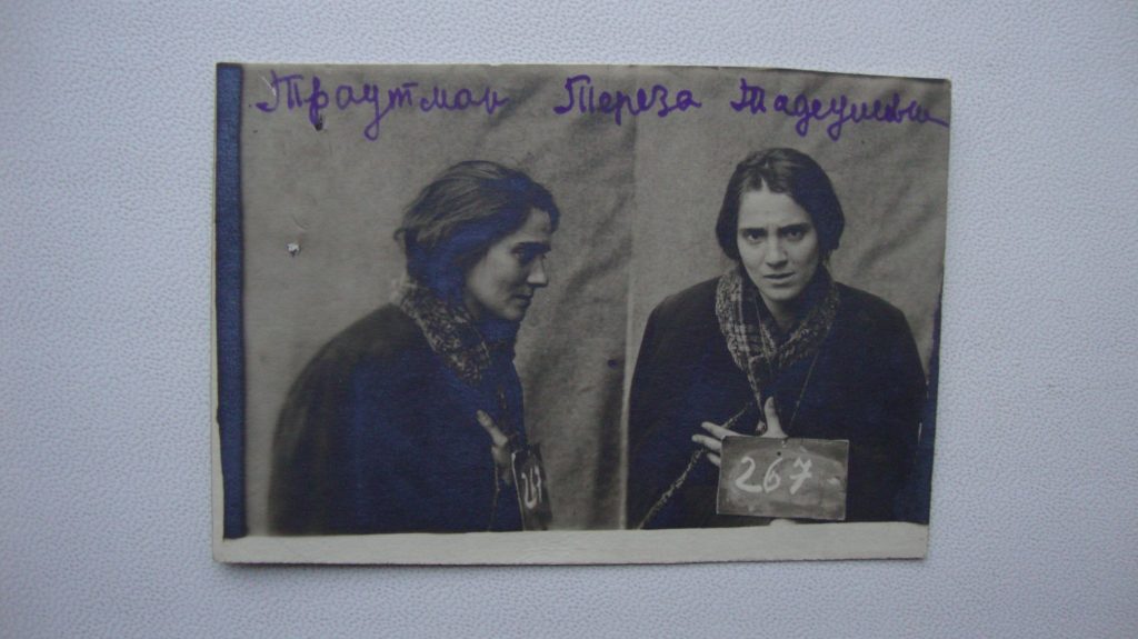 Ukrainian women, among many others, executed by the NKVD in Dubno ...