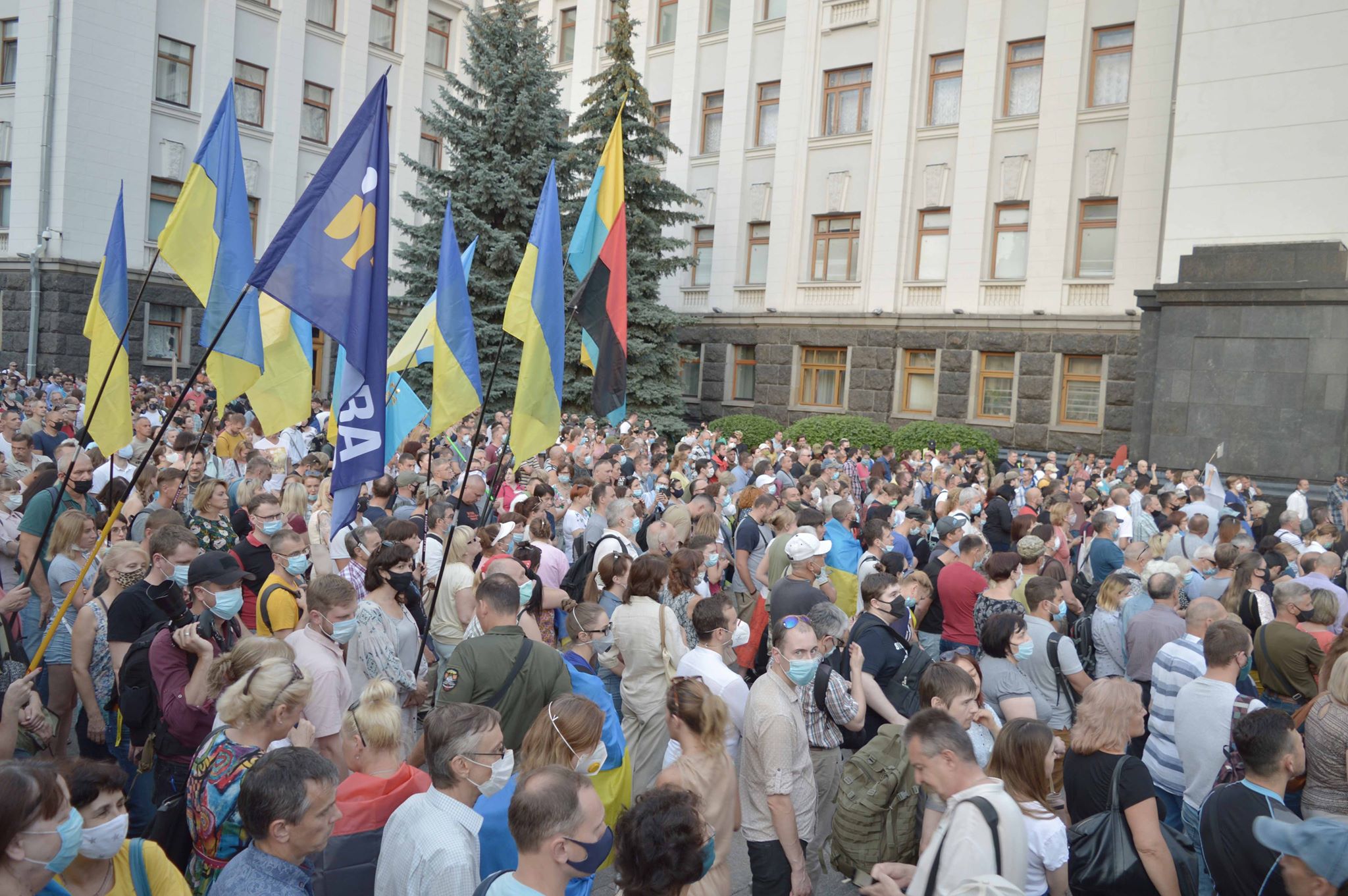 Mass protests in Kyiv against disarming Ukrainian army as part of new ...