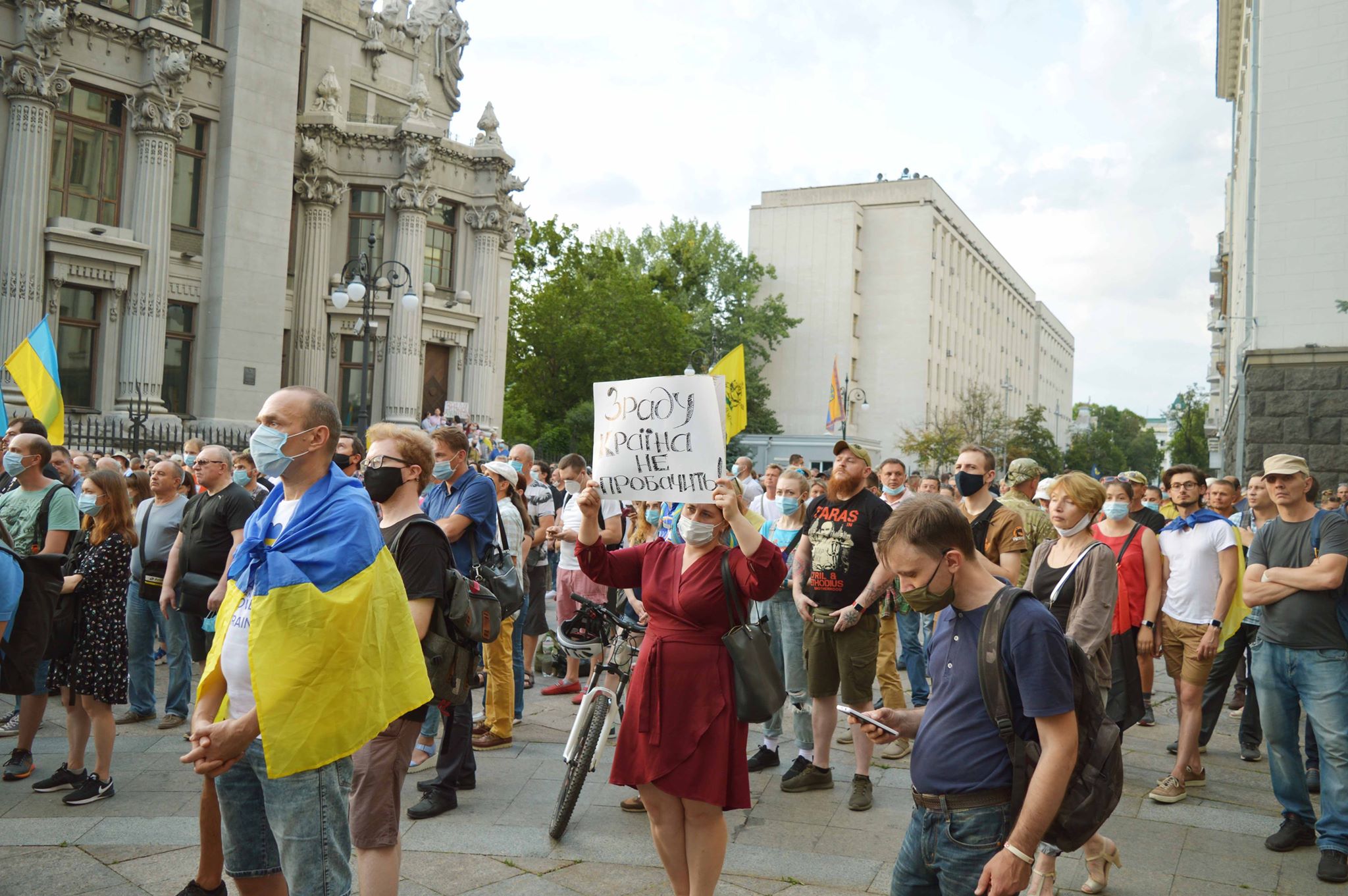 Mass protests in Kyiv against disarming Ukrainian army as part of new ...