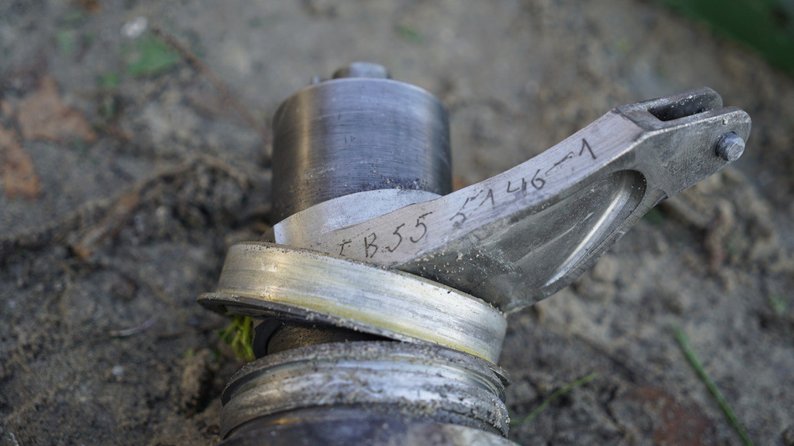 Russian S-300 missile falls on office building in Kharkiv - PHOTOS ...