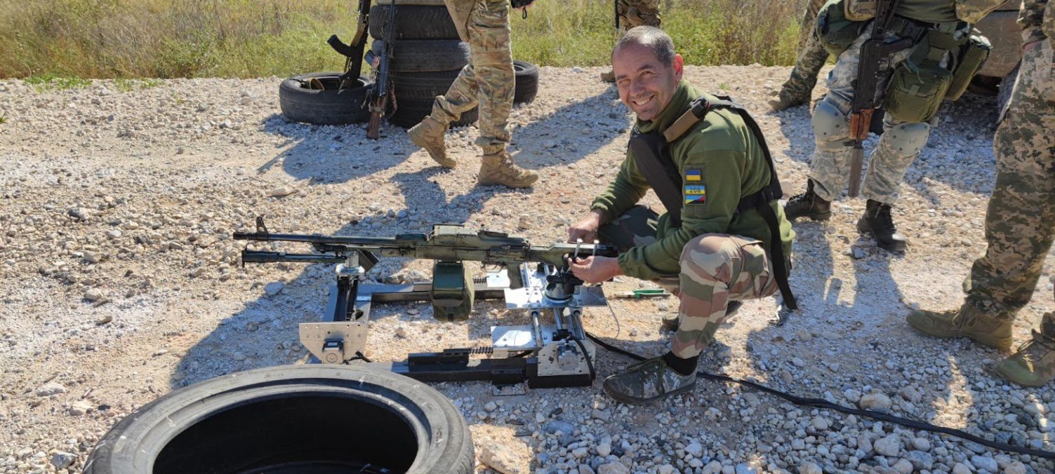 Ukrainian soldier created a remote fire control system for a machine ...