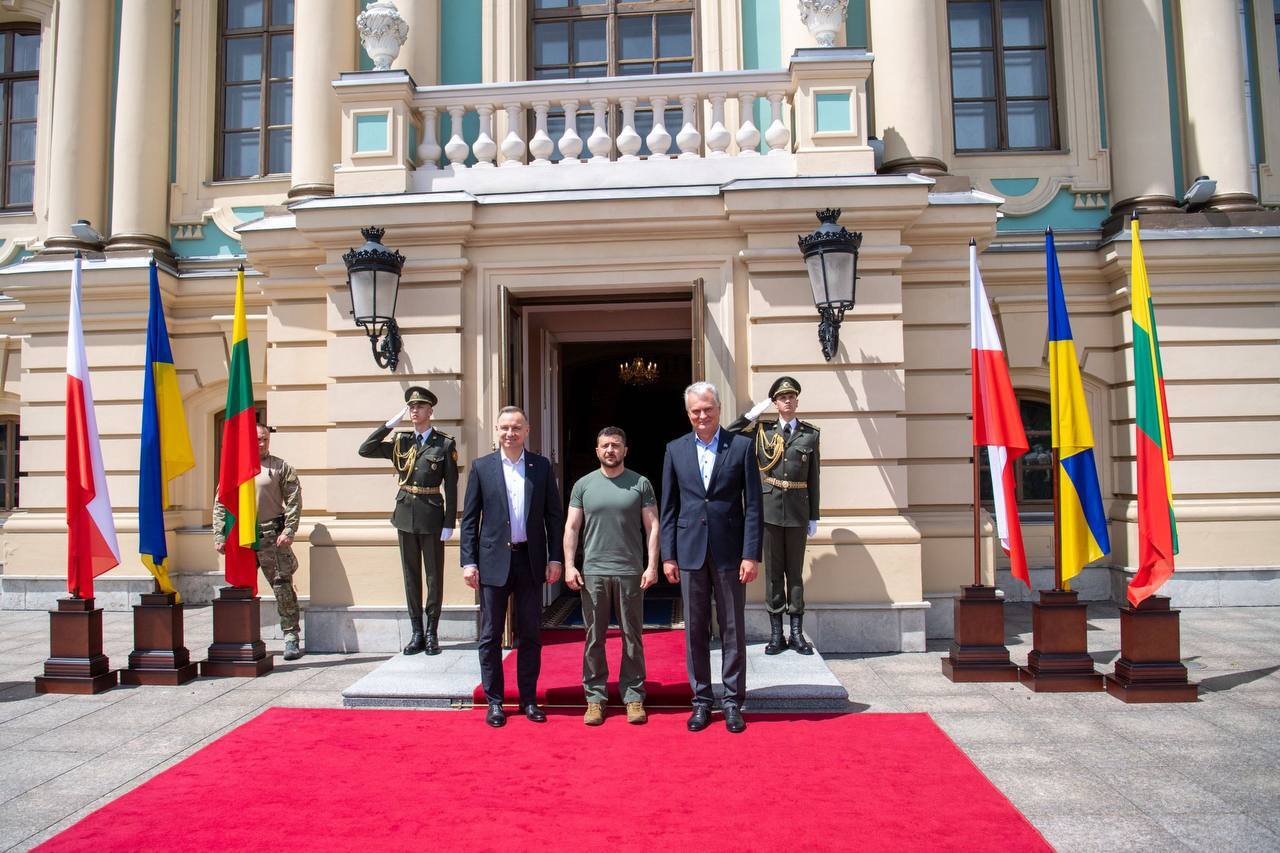 Polish Lithuanian Presidents Make Surprise Visit To Kyiv To Back